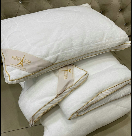 Подушка от Maison D'or