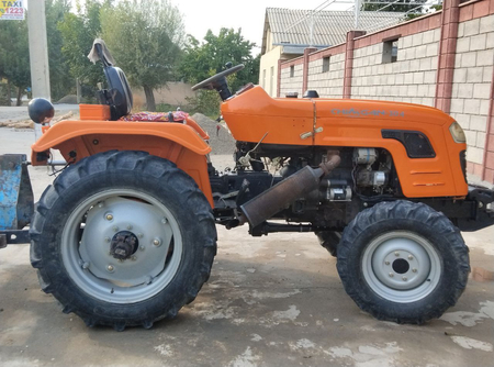 Traktor sotiladi