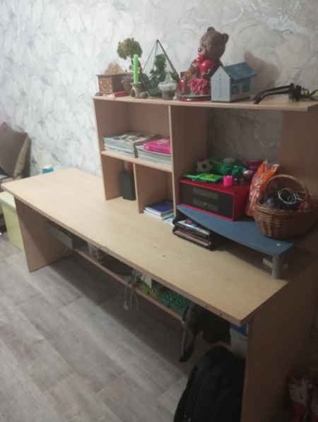 Продам двухместный письменный стол