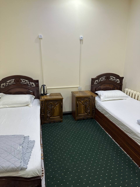 Hotel sotiladi. Labi.hovuz tomonda manzil pojarni depo