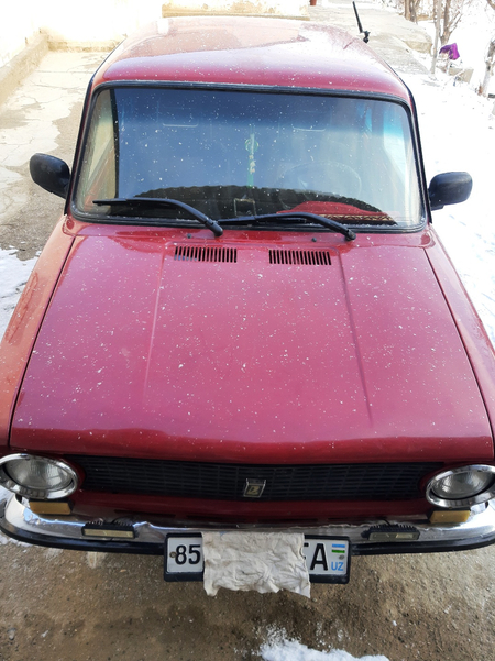 Vaz 21011 Qizil Vishneviy