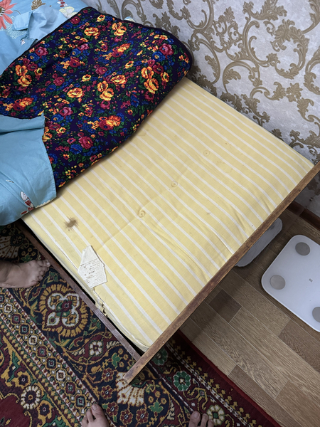 Krovat sotiladi matras bilan birga