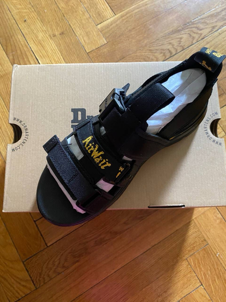 Продаются сандали Dr.Martens