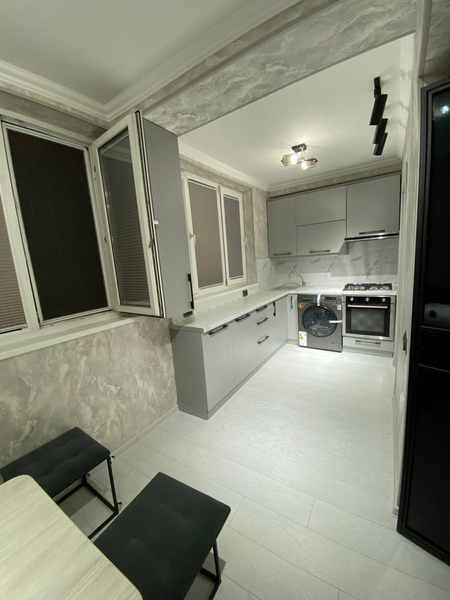 ШРуставели 3в4/2/4. Гртирица Азия 80м2 балкон 2*6