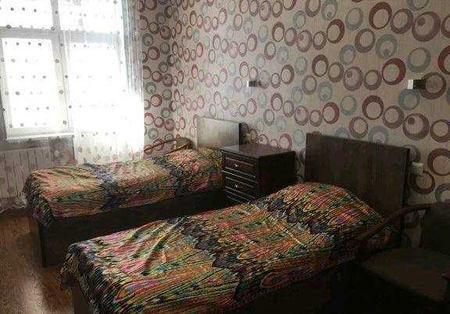 2xonali 5etajda joylashgan yangi jixozlangan kvartira ijaraga beriladi