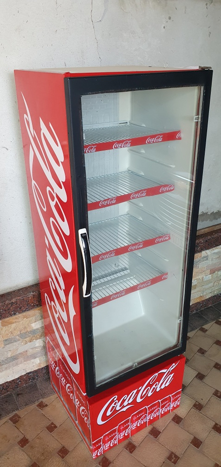Vitrina holodilnik zor iwlidi