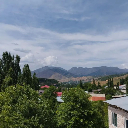 Salqin va toza havoli Charvoq Dacha