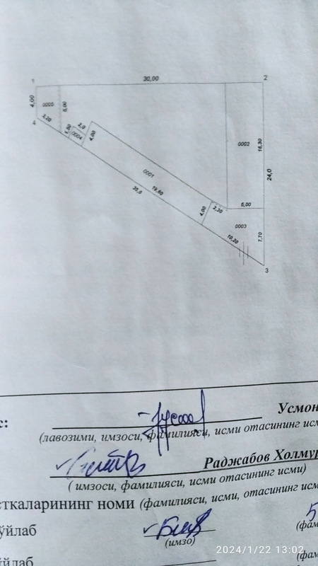 Севирни бозорча ёнида 4 стикли йул устида жойлашган Уй сотилади