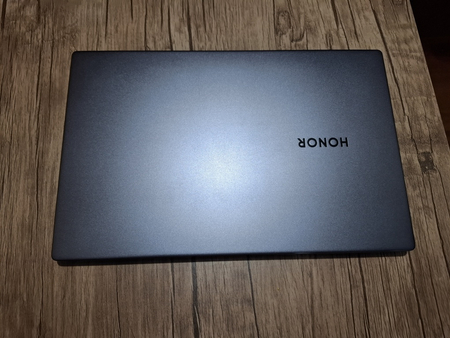 HONOR notebook sotiladi.
