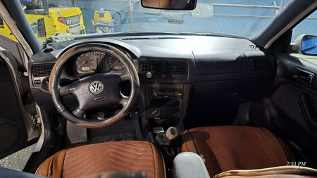 Срочно продаётся автомобиль Volkswagen Golf