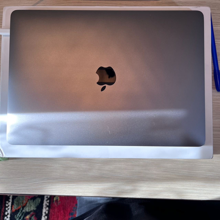 MacBook pro M1 tezda sotiladi.