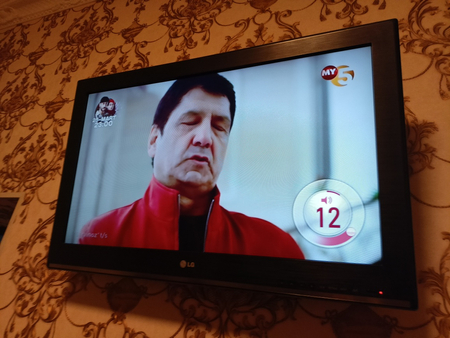 LG televizor sotiladi antenalaricl bilan birga
