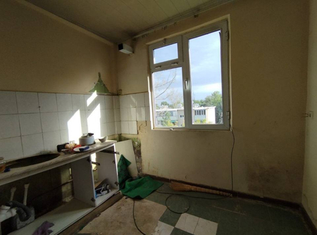Продается 4х комнатная кв.5й этаж. 90м2. Микрорайон.