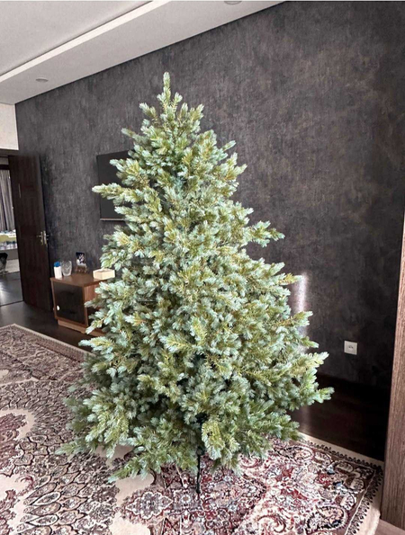 100% литая голубая ель , невероятно реалистичная