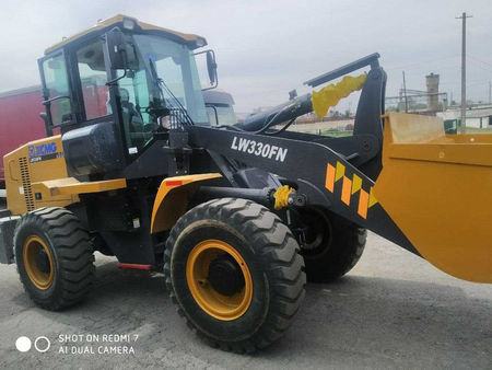 Сдается в аренду Фронтальный погрузчик XCMG LW330FN  2.1м3
