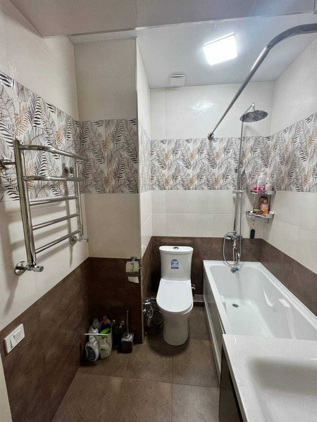 Продаю квартиру 5 этаж 3 ком 70м2 своя срочно, адрес Махтумкули 99 дом