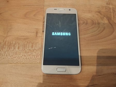 Samsung S7 на запчасти за 50 000\\nТреснутый экран\\nБатарея не держит\\nТел