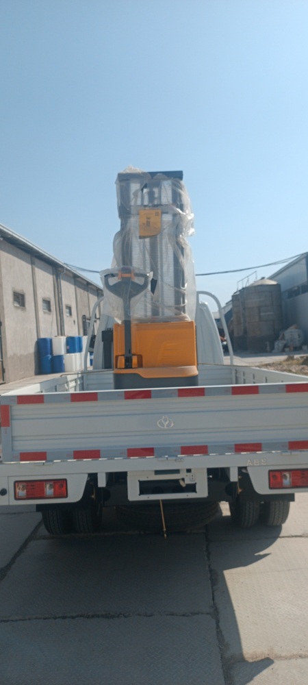 Штабелер самоходный 1,5 т 3,5 м XILIN CDD15R-E (сопровождаемый)