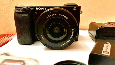 Sony a6000 srochna sotiladi