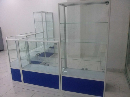 Прилавок для магазина из стекла, полки в магазин