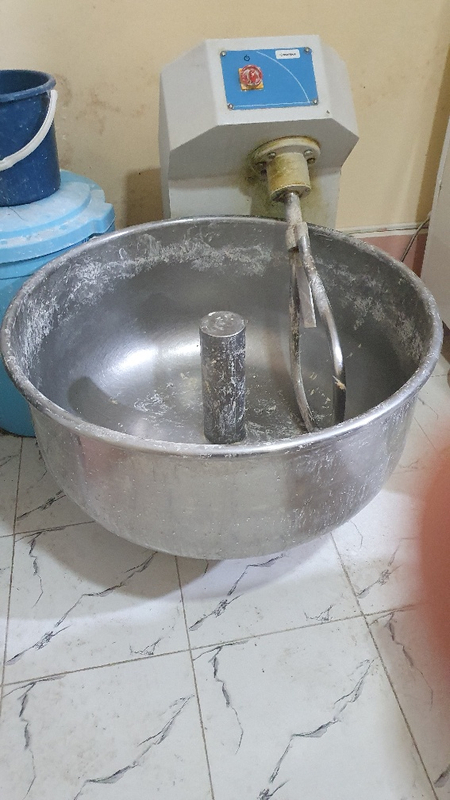 Продаётся печь, мешалка , формочки, листы