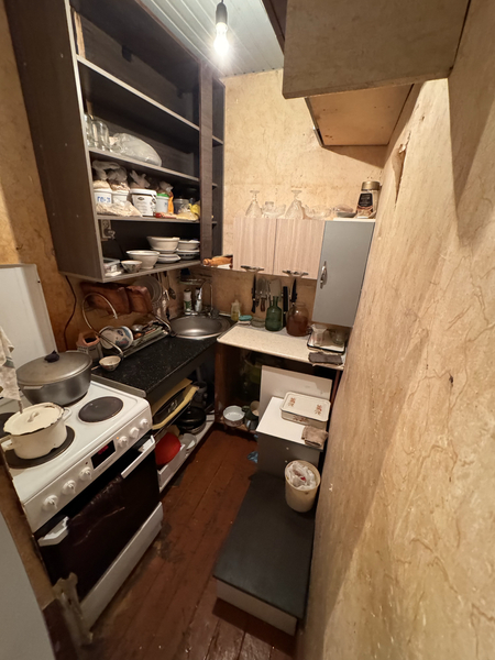 Продажа Спутник-5 1в2/1/2 с огородом место рядом с роддомом 1