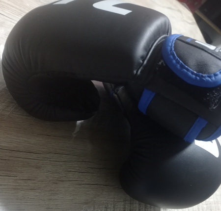 Боксерные перчатки  UFC