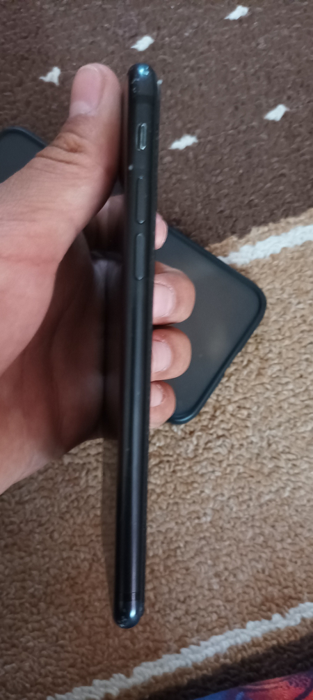 IPHONE 7 sotiladi