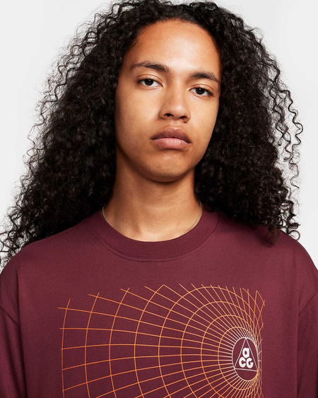 Nike ACG Manhole Mens Long-Sleeve T-Shirt. Размер M / L (54)
