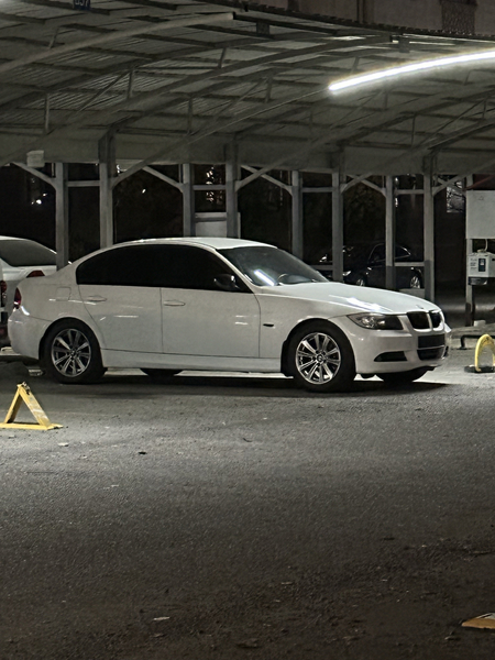 Bmw sedan E 90 kuzov 320i