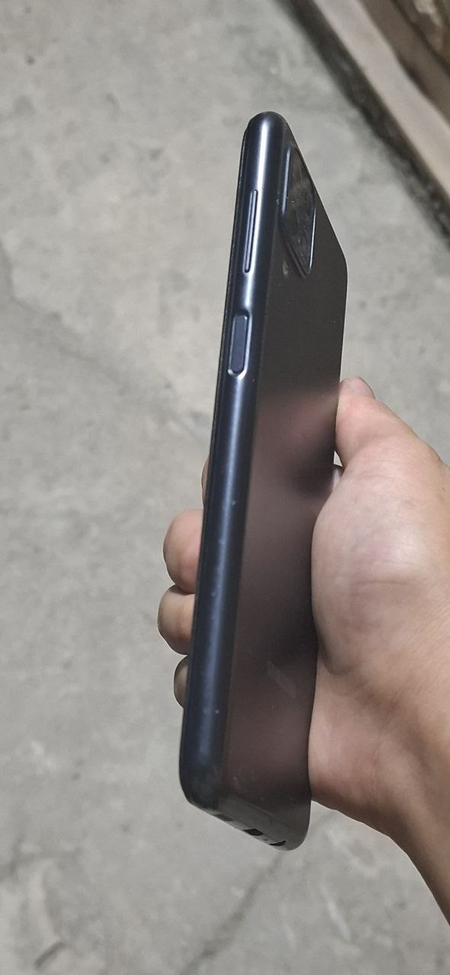 Samsun a12 64gb  holati yahshi hama joyi zòr