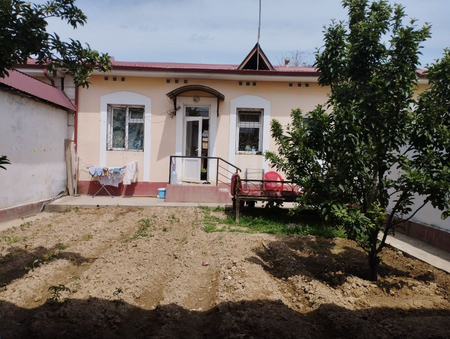Uy Sotiladi 2sotix 3 xona kanalizatsiya hamma sharoitlar bor