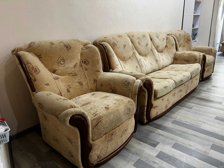 Продам Диван раскладной и 2 Кресла