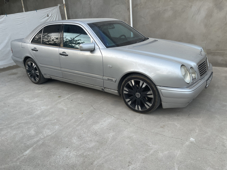 Mers 210 Mersedes w 210 Mersedes Benz barter na Spark