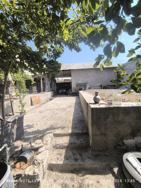 Srochna hovli uy sotiladi