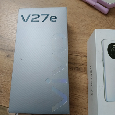 Продам телефон vivo v27e
