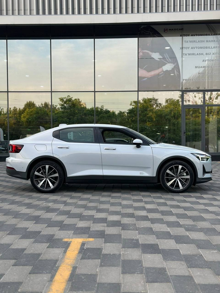 VOLVO POLESTAR 2 продайотся в авто салоне