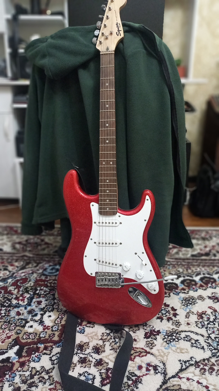 Fender Squier stratocaster Red sparcle custom series.