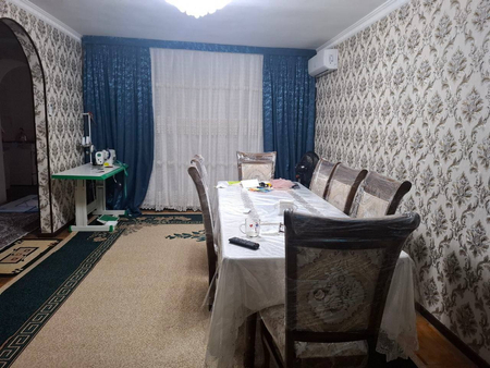 Продаётся двухкомнатная на Саламатина