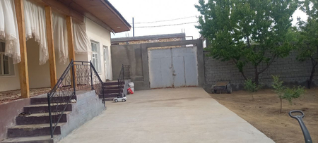 Uchastka sotiladi 7 sotix 4 xona