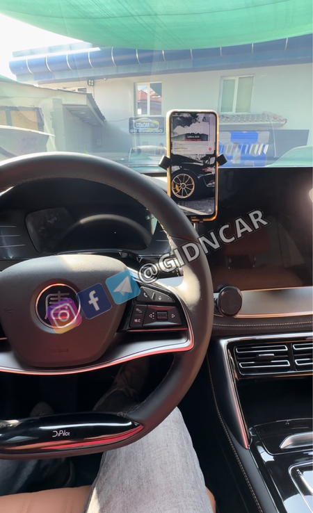 Родной держатель телефона на BYD
