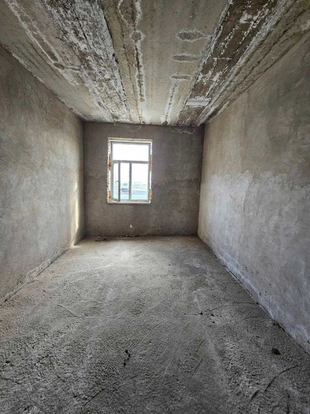 3 xonali 86m² 3-qavat sotiladi.