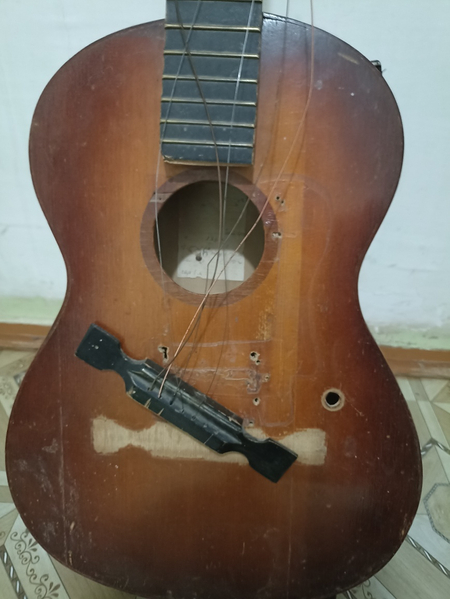 Gitara korpusi sotiladi !