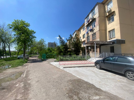 Яшнабад райони йолни юзида 3 хонали квартира сотилади агароти бор