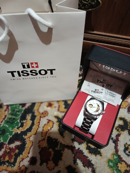TISSOT qo‘l soati sotiladi holati yangi