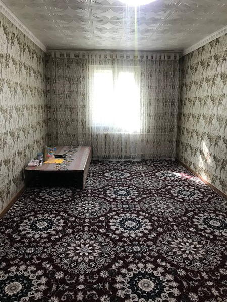 Ховли ижарага берилади,12та хонаси,2 та ошхона,4 та санузели бор.