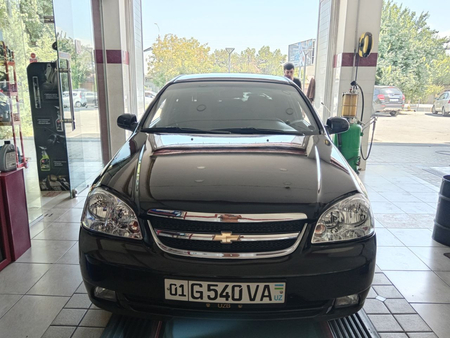 Lasetti 1.8 sotiladi