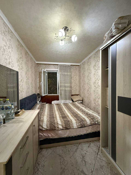 Продается 4-х комнатная квартира в центре  на Саид Барака 90м2