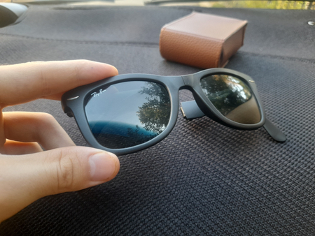 Продаются очки Ray Ban