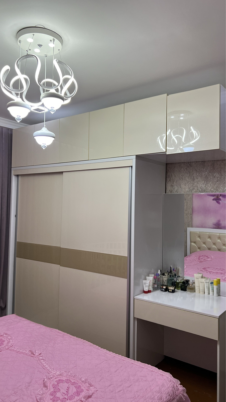 Срочно продается 3 комнатная квартива в центре Янгиюля персидский
